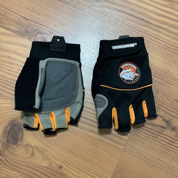 Mongoose | Accessories | Mongoose Biking Gloves | Poshmark